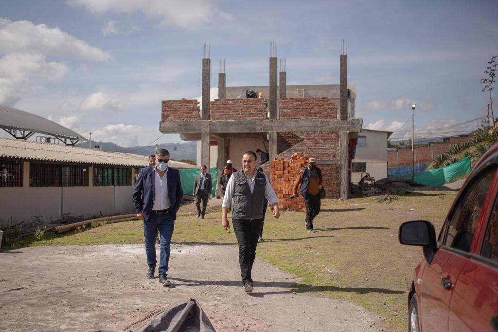 Municipio mejora infraestructura de la Unidad Educativa Riobamba