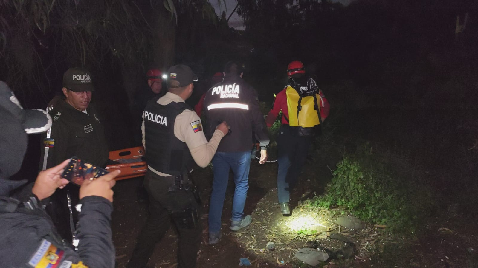 Encuentran cad├íver de hombre en el R├¡o Ambato