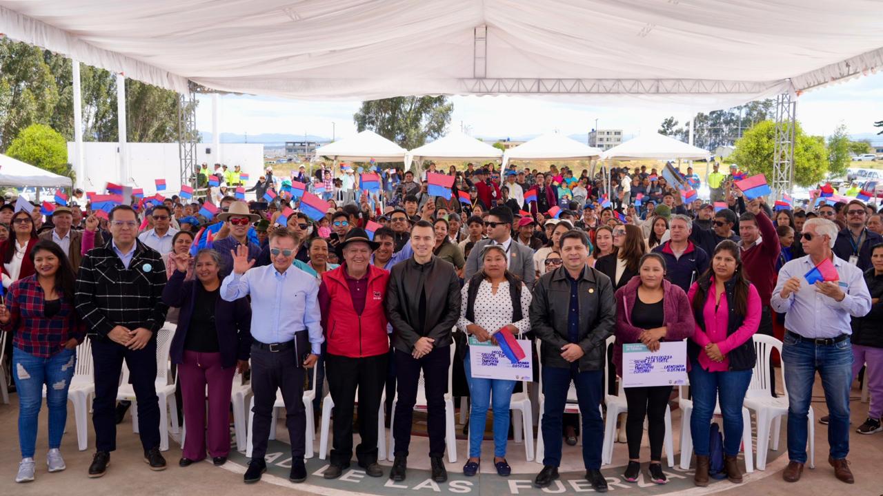 Presidente Daniel Noboa y ministro Danilo Palacios entregan unidades de ...