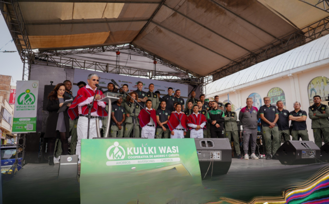 Mushuc Runa presentó “el ponchito” para la temporada 2025